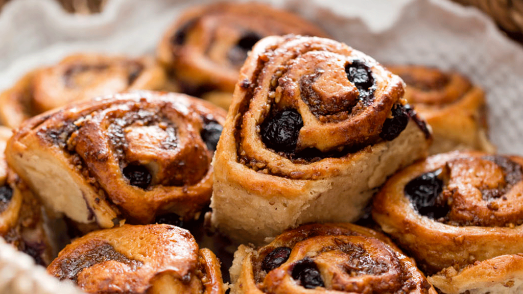 Thermomix Recipe: Cinnamon Blueberry Scrolls • CHILD Magazines